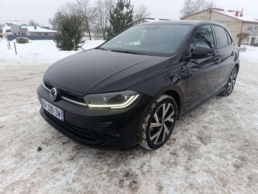 Melns Volkswagen Polo 2024 Tauragė, ar dzinēja tilpumu 1.00 L un nobraukumu 16 tūkst. km par 15700 €, foto 2 vietnē AUTOMOTO.COM.LV
