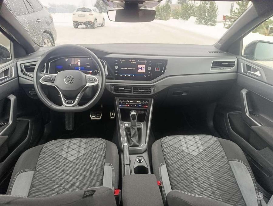 Melns Volkswagen Polo 2024 Tauragė, ar dzinēja tilpumu 1.00 L un nobraukumu 16 tūkst. km par 15700 €, foto 8 vietnē AUTOMOTO.COM.LV