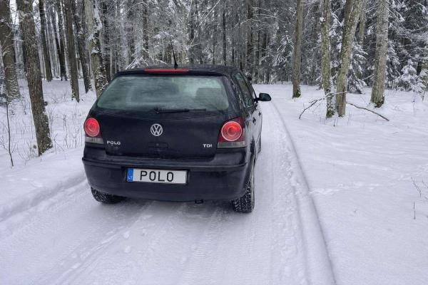 Black Volkswagen Polo 2006 in Kaunas, with an engine capacity of 1.40 L and mileage of 273 thousand km for 1250 €, photo 2 on AUTOMOTO.COM.LV