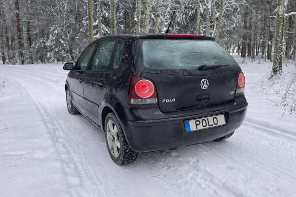 Black Volkswagen Polo 2006 in Kaunas, with an engine capacity of 1.40 L and mileage of 273 thousand km for 1250 €, photo 3 on AUTOMOTO.COM.LV