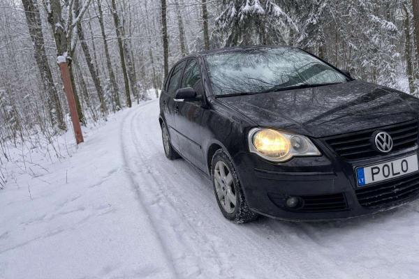Black Volkswagen Polo 2006 in Kaunas, with an engine capacity of 1.40 L and mileage of 273 thousand km for 1250 €, photo 4 on AUTOMOTO.COM.LV
