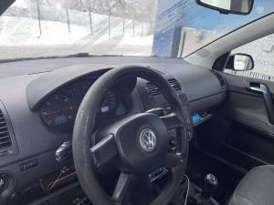 Black Volkswagen Polo 2006 in Kaunas, with an engine capacity of 1.40 L and mileage of 273 thousand km for 1250 €, photo 7 on AUTOMOTO.COM.LV