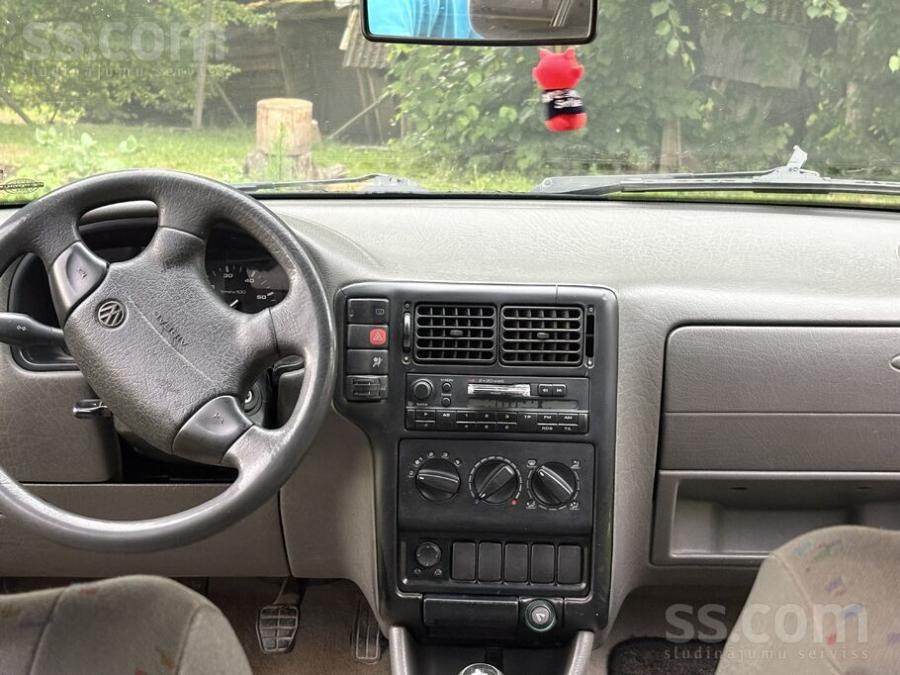 Melns Volkswagen Polo 1998 Rīga, ar dzinēja tilpumu 1.40 L un nobraukumu 38 tūkst. km par 900 €, foto 6 vietnē AUTOMOTO.COM.LV