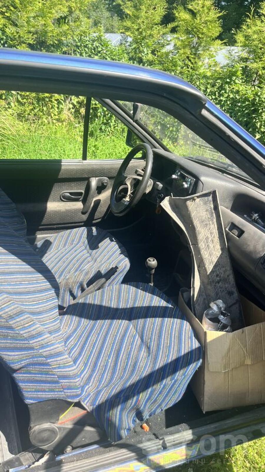 Blue Volkswagen Polo 1992 in Riga, with an engine capacity of 1.00 L and mileage of 255 thousand km for 650 €, photo 6 on AUTOMOTO.COM.LV