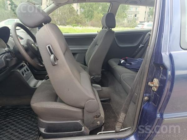 Blue Volkswagen Polo 2001 in Daugavpils, with an engine capacity of 1.90 L and mileage of 273 thousand km for 950 €, photo 10 on AUTOMOTO.COM.LV
