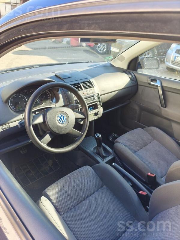 Blue Volkswagen Polo 2002 in Riga, with an engine capacity of 1.20 L and mileage of 252 thousand km for 1500 €, photo 8 on AUTOMOTO.COM.LV