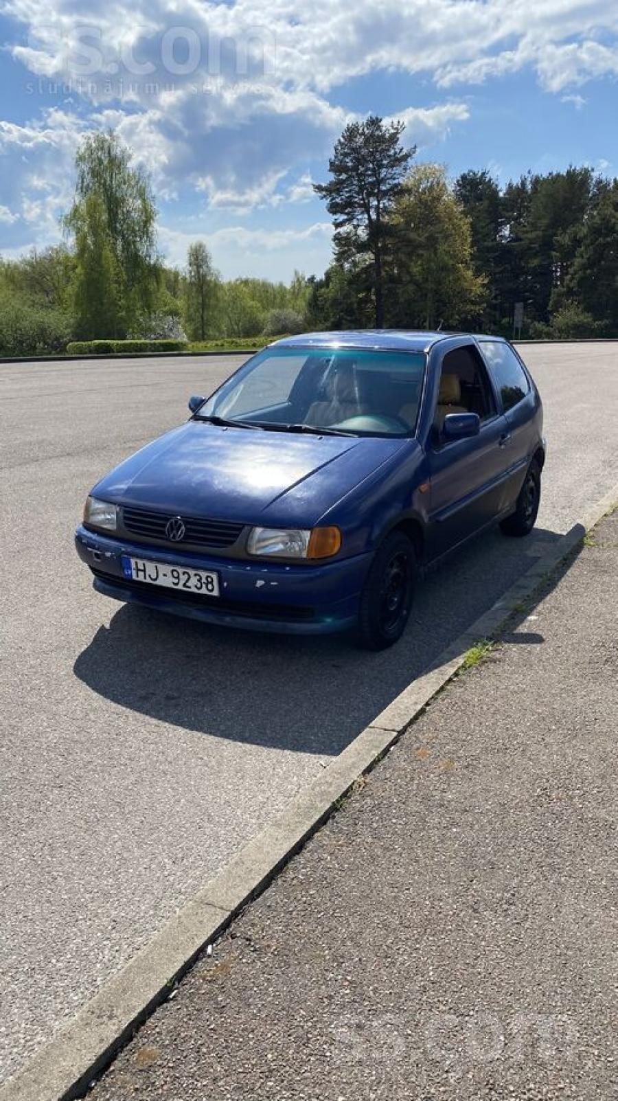 Zils Volkswagen Polo 1997 Ventspils, ar dzinēja tilpumu 1.70 L un nobraukumu 370 tūkst. km par 650 €, foto 1 vietnē AUTOMOTO.COM.LV