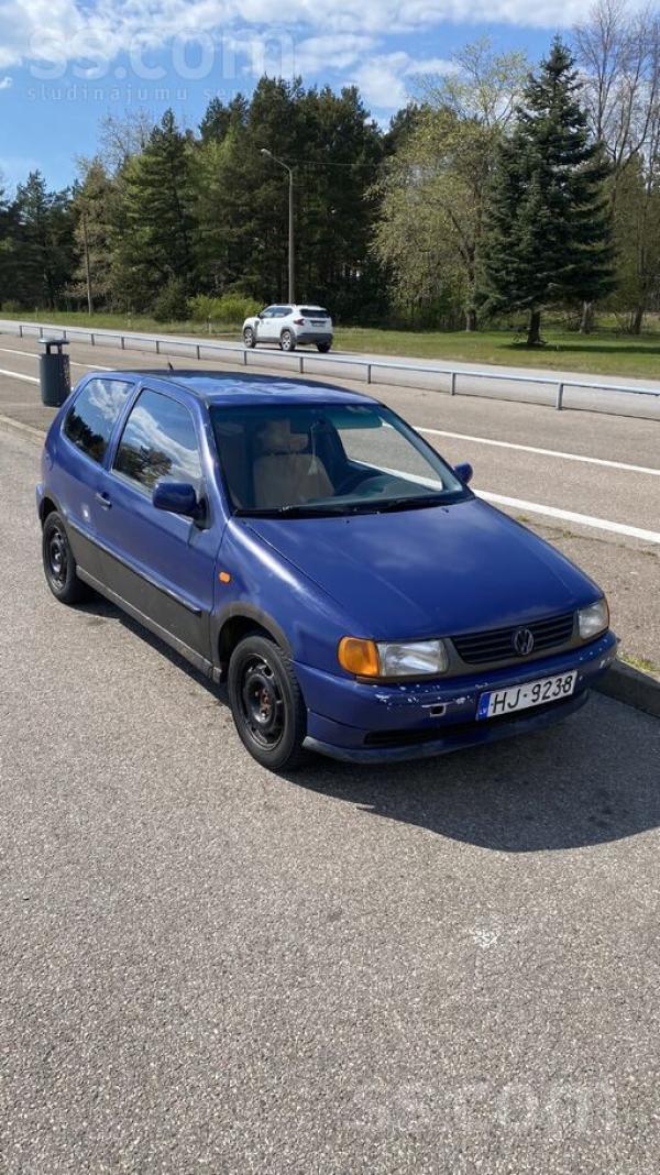 Blue Volkswagen Polo 1997 in Ventspils, with an engine capacity of 1.70 L and mileage of 370 thousand km for 650 €, photo 2 on AUTOMOTO.COM.LV