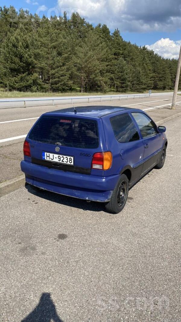 Blue Volkswagen Polo 1997 in Ventspils, with an engine capacity of 1.70 L and mileage of 370 thousand km for 650 €, photo 3 on AUTOMOTO.COM.LV
