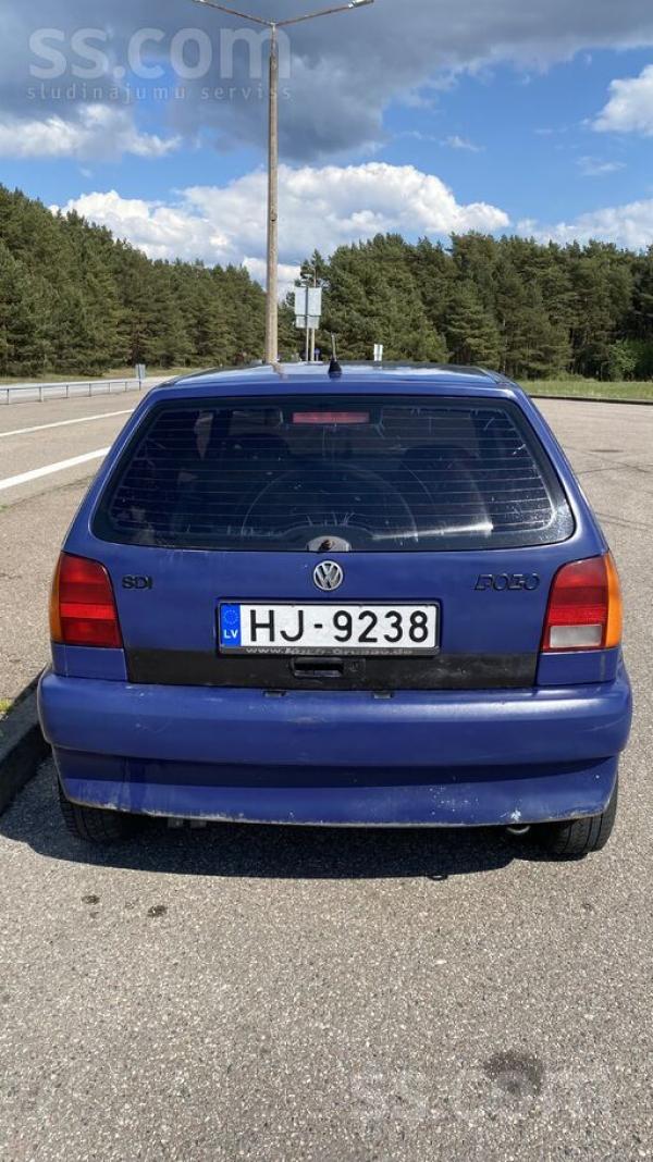 Blue Volkswagen Polo 1997 in Ventspils, with an engine capacity of 1.70 L and mileage of 370 thousand km for 650 €, photo 4 on AUTOMOTO.COM.LV