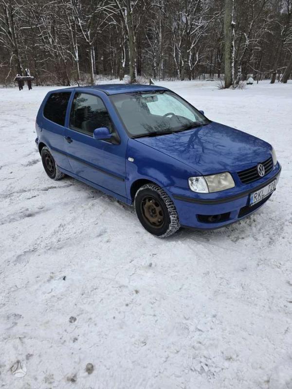Blue Volkswagen Polo 2001 in Vilnius, with an engine capacity of 1.40 L and mileage of 129 thousand km for 650 €, photo 3 on AUTOMOTO.COM.LV