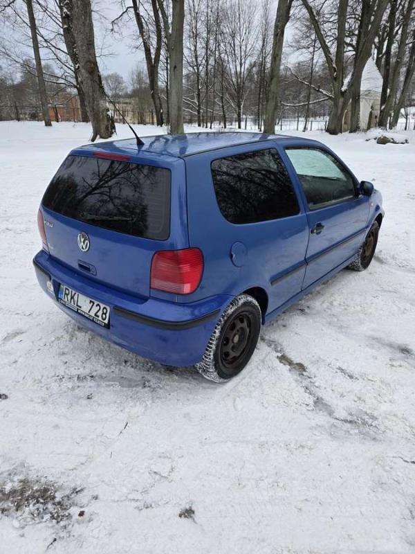 Blue Volkswagen Polo 2001 in Vilnius, with an engine capacity of 1.40 L and mileage of 129 thousand km for 650 €, photo 4 on AUTOMOTO.COM.LV