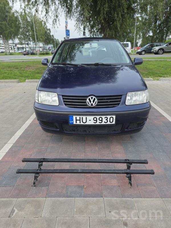 Zils Volkswagen Polo 2001 Rīga, ar dzinēja tilpumu 1.00 L un nobraukumu 270 tūkst. km par 1050 €, foto 1 vietnē AUTOMOTO.COM.LV