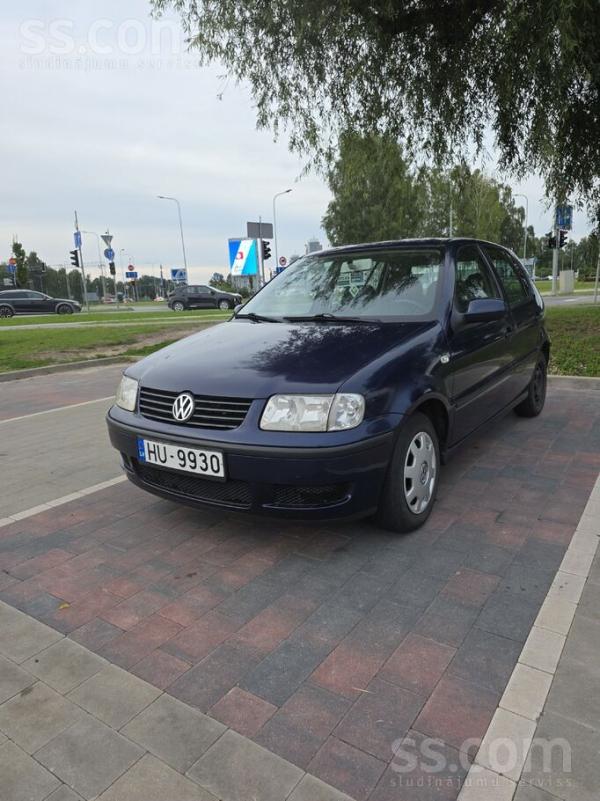 Zils Volkswagen Polo 2001 Rīga, ar dzinēja tilpumu 1.00 L un nobraukumu 270 tūkst. km par 1050 €, foto 2 vietnē AUTOMOTO.COM.LV