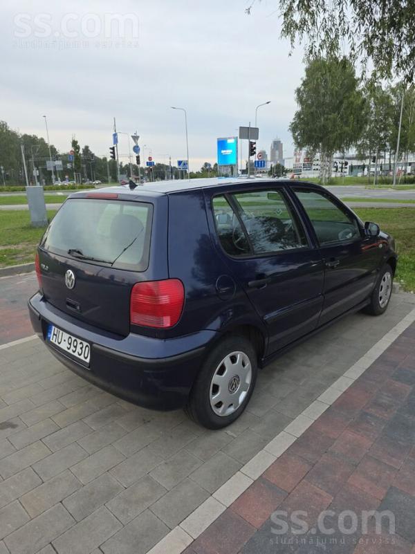 Zils Volkswagen Polo 2001 Rīga, ar dzinēja tilpumu 1.00 L un nobraukumu 270 tūkst. km par 1050 €, foto 4 vietnē AUTOMOTO.COM.LV