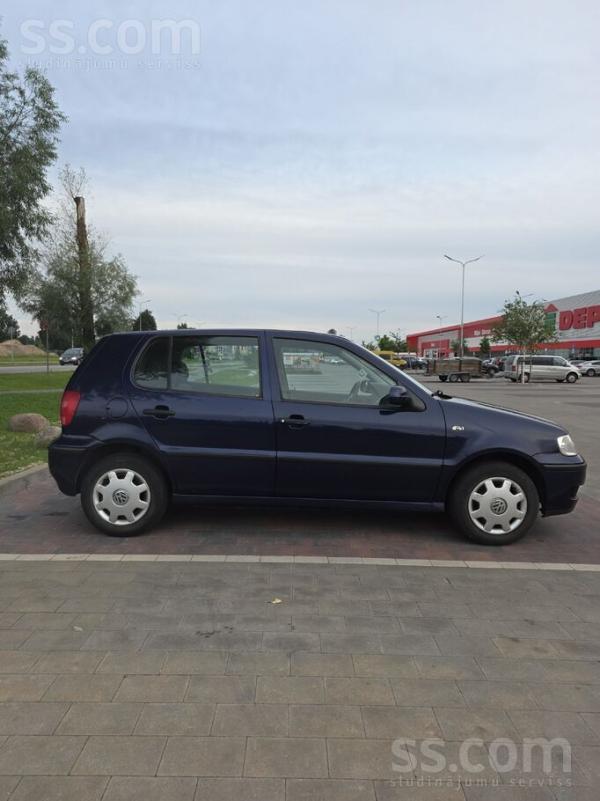 Zils Volkswagen Polo 2001 Rīga, ar dzinēja tilpumu 1.00 L un nobraukumu 270 tūkst. km par 1050 €, foto 6 vietnē AUTOMOTO.COM.LV