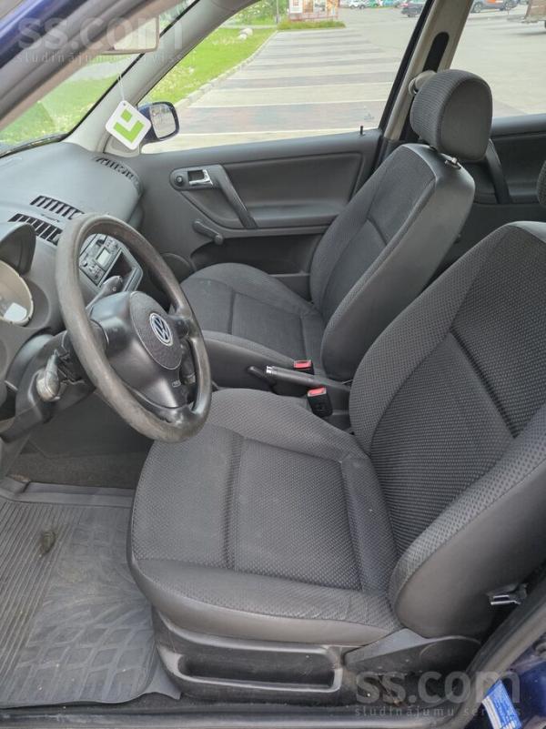 Zils Volkswagen Polo 2001 Rīga, ar dzinēja tilpumu 1.00 L un nobraukumu 270 tūkst. km par 1050 €, foto 7 vietnē AUTOMOTO.COM.LV