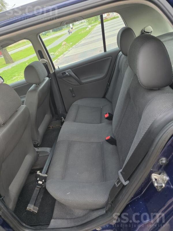 Zils Volkswagen Polo 2001 Rīga, ar dzinēja tilpumu 1.00 L un nobraukumu 270 tūkst. km par 1050 €, foto 8 vietnē AUTOMOTO.COM.LV