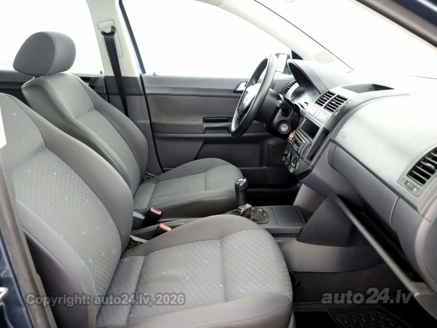 Blue Volkswagen Polo 2002 in Tallinn, with an engine capacity of 1.90 L and mileage of 181 thousand km for 1399 €, photo 7 on AUTOMOTO.COM.LV