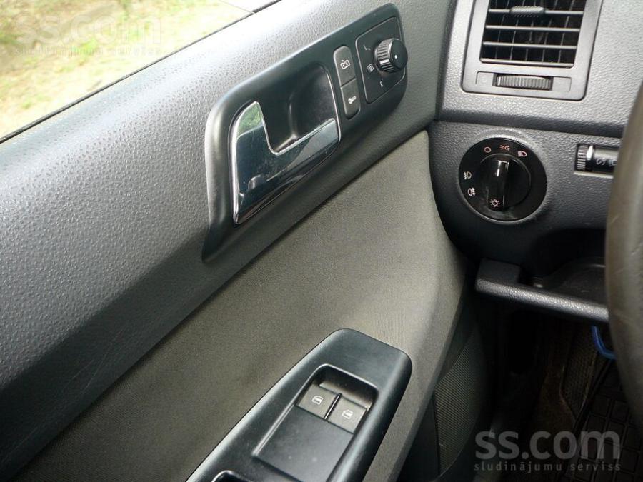 Zils Volkswagen Polo 2002 Cēsis, ar dzinēja tilpumu 1.40 L un nobraukumu 383 tūkst. km par 1290 €, foto 16 vietnē AUTOMOTO.COM.LV