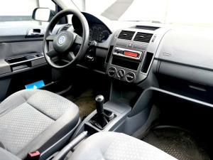 Blue Volkswagen Polo 2002 in Tallinn, with an engine capacity of 1.20 L and mileage of 167 thousand km for 1799 €, photo 47 on AUTOMOTO.COM.LV