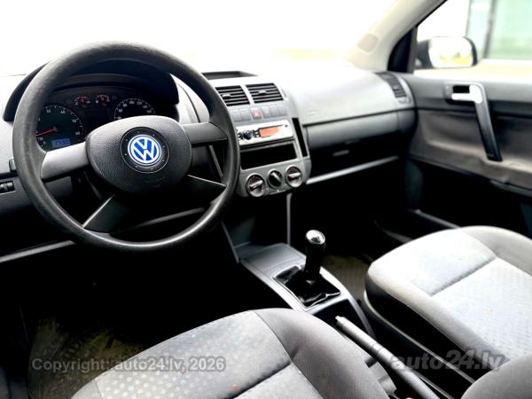 Volkswagen Polo 2002 in Tallinn on AUTOMOTO.COM.LV Blue Volkswagen Polo 2002 in Tallinn, with an engine capacity of 1.20 L and mileage of 168 thousand km for 1799 €, photo 8 on AUTOMOTO.COM.LV