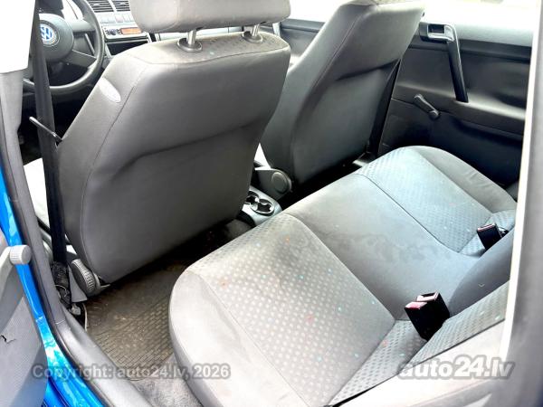 Volkswagen Polo 2002 in Tallinn on AUTOMOTO.COM.LV Blue Volkswagen Polo 2002 in Tallinn, with an engine capacity of 1.20 L and mileage of 168 thousand km for 1799 €, photo 11 on AUTOMOTO.COM.LV