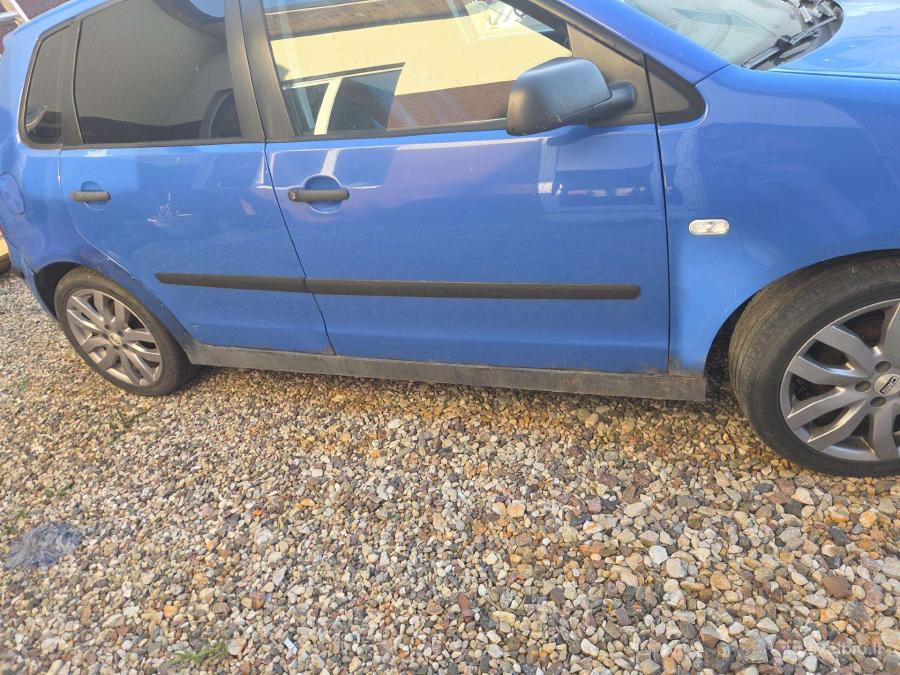 Blue Volkswagen Polo 2003 in Sirvintos, with an engine capacity of 1.90 L and mileage of 290 thousand km for 450 €, photo 5 on AUTOMOTO.COM.LV