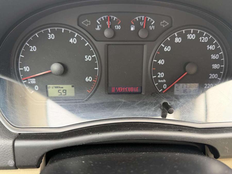 Zils Volkswagen Polo 2003 Klaipėda, ar dzinēja tilpumu 1.39 L un nobraukumu 217 tūkst. km par 2150 €, foto 21 vietnē AUTOMOTO.COM.LV