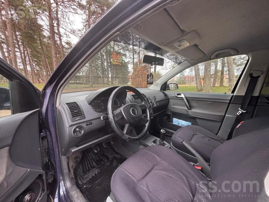 Zils Volkswagen Polo 2003 Krāslava, ar dzinēja tilpumu 1.20 L un nobraukumu 275 tūkst. km par 750 €, foto 4 vietnē AUTOMOTO.COM.LV