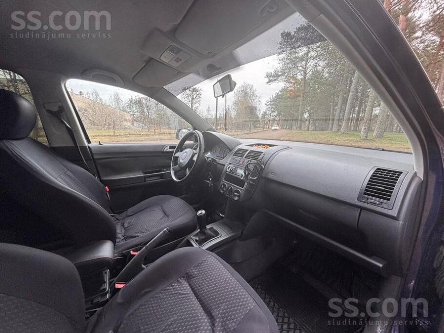 Zils Volkswagen Polo 2003 Krāslava, ar dzinēja tilpumu 1.20 L un nobraukumu 275 tūkst. km par 750 €, foto 5 vietnē AUTOMOTO.COM.LV