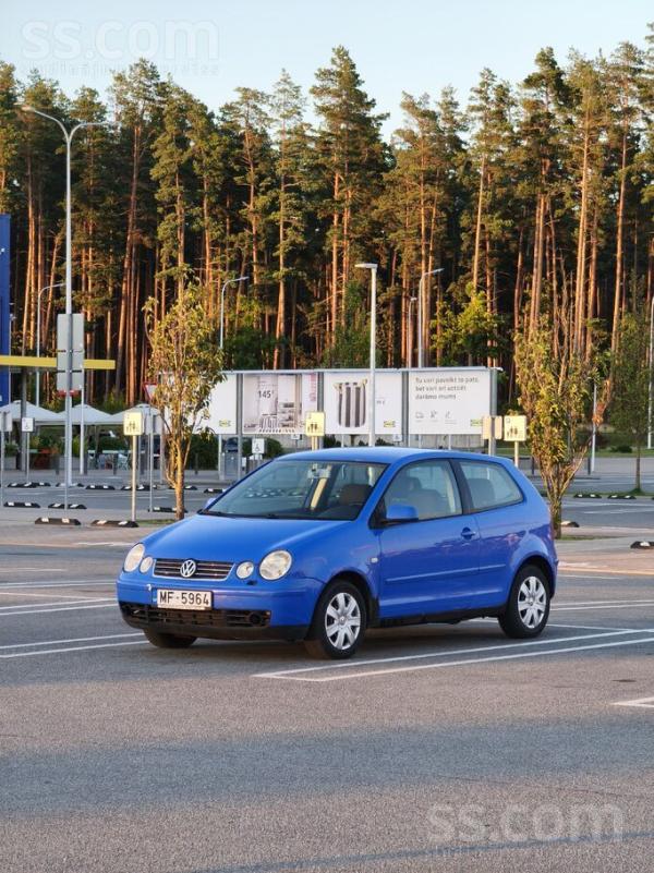Zils Volkswagen Polo 2003 Rīga, ar dzinēja tilpumu 1.20 L un nobraukumu 250 tūkst. km par 1390 €, foto 1 vietnē AUTOMOTO.COM.LV