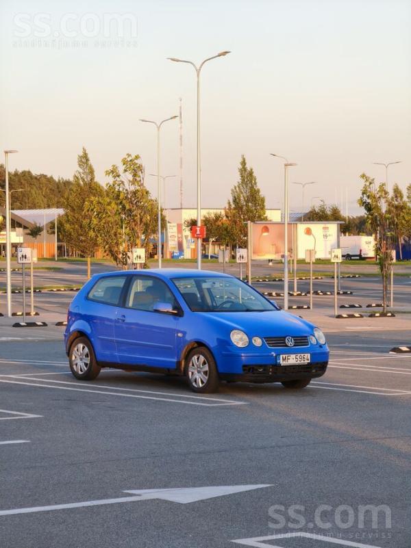 Zils Volkswagen Polo 2003 Rīga, ar dzinēja tilpumu 1.20 L un nobraukumu 250 tūkst. km par 1390 €, foto 4 vietnē AUTOMOTO.COM.LV