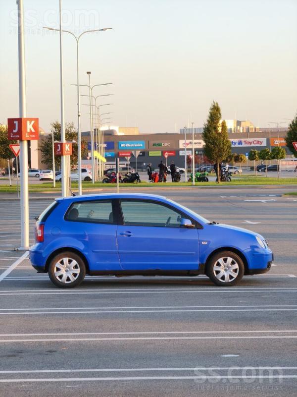 Zils Volkswagen Polo 2003 Rīga, ar dzinēja tilpumu 1.20 L un nobraukumu 250 tūkst. km par 1390 €, foto 5 vietnē AUTOMOTO.COM.LV