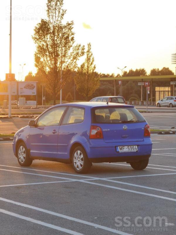 Zils Volkswagen Polo 2003 Rīga, ar dzinēja tilpumu 1.20 L un nobraukumu 250 tūkst. km par 1390 €, foto 7 vietnē AUTOMOTO.COM.LV