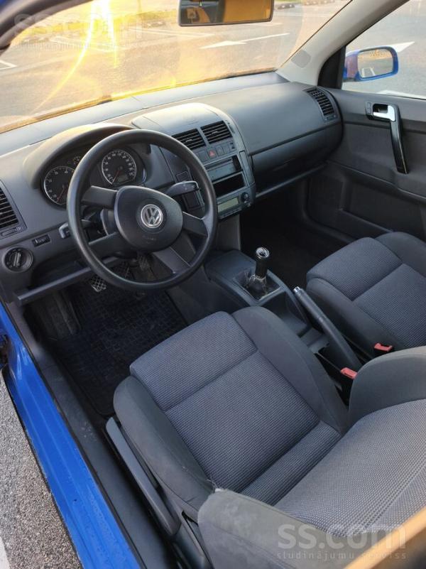 Zils Volkswagen Polo 2003 Rīga, ar dzinēja tilpumu 1.20 L un nobraukumu 250 tūkst. km par 1390 €, foto 9 vietnē AUTOMOTO.COM.LV