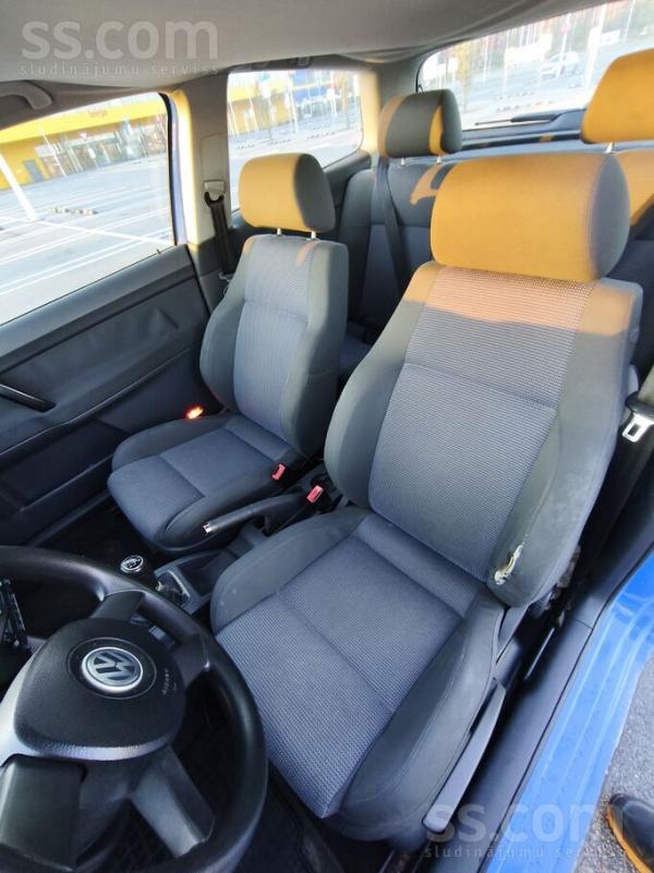 Zils Volkswagen Polo 2003 Rīga, ar dzinēja tilpumu 1.20 L un nobraukumu 250 tūkst. km par 1390 €, foto 10 vietnē AUTOMOTO.COM.LV