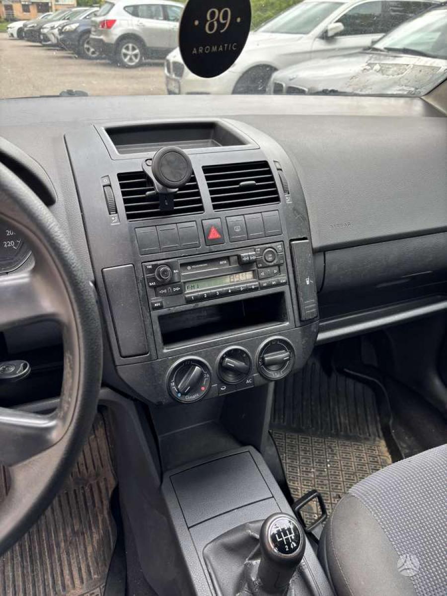 Zils Volkswagen Polo 2004 Kauņa, ar dzinēja tilpumu 1.42 L un nobraukumu 190 tūkst. km par 1000 €, foto 10 vietnē AUTOMOTO.COM.LV