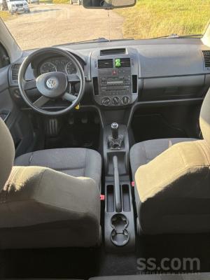 Blue Volkswagen Polo 2004 in Riga, with an engine capacity of 1.40 L and mileage of 285 thousand km for 1350 €, photo 4 on AUTOMOTO.COM.LV