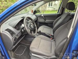 Zils Volkswagen Polo 2005 Rīga, ar dzinēja tilpumu 1.20 L un nobraukumu 270 tūkst. km par 1400 €, foto 8 vietnē AUTOMOTO.COM.LV