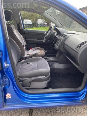 Blue Volkswagen Polo 2005 in Ogre, with an engine capacity of 1.90 L and mileage of 331 thousand km for 750 €, photo 8 on AUTOMOTO.COM.LV