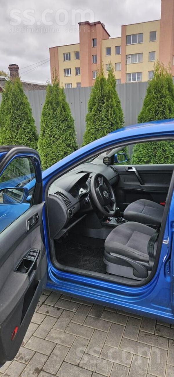 Volkswagen Polo 2005 Ludza vietnē Zils Volkswagen Polo 2005 Ludza, ar dzinēja tilpumu 1.90 L un nobraukumu 332 tūkst. km par 1400 €, foto 6 vietnē AUTOMOTO.COM.LV