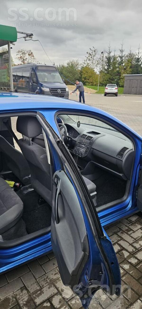 Volkswagen Polo 2005 Ludza vietnē Zils Volkswagen Polo 2005 Ludza, ar dzinēja tilpumu 1.90 L un nobraukumu 332 tūkst. km par 1400 €, foto 10 vietnē AUTOMOTO.COM.LV