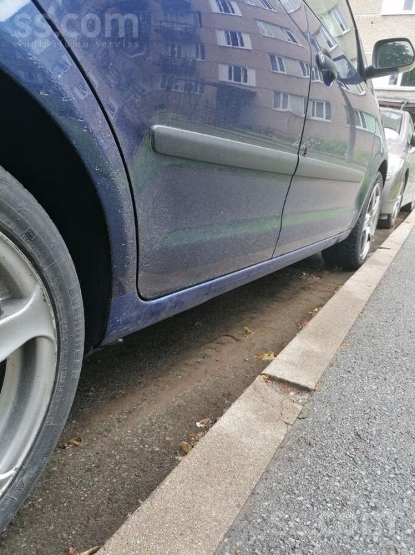 Zils Volkswagen Polo 2006 Rīga, ar dzinēja tilpumu 1.40 L un nobraukumu 390 tūkst. km par 720 €, foto 10 vietnē AUTOMOTO.COM.LV