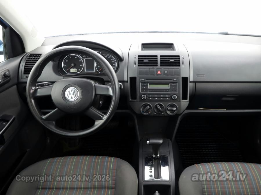 Zils Volkswagen Polo 2006 Tallina, ar dzinēja tilpumu 1.40 L un nobraukumu 205 tūkst. km par 1099 €, foto 6 vietnē AUTOMOTO.COM.LV