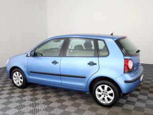 Zils Volkswagen Polo 2006 Tallina, ar dzinēja tilpumu 1.40 L un nobraukumu 205 tūkst. km par 1099 €, foto 5 vietnē AUTOMOTO.COM.LV