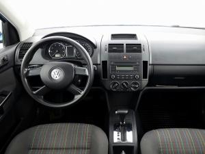 Zils Volkswagen Polo 2006 Tallina, ar dzinēja tilpumu 1.40 L un nobraukumu 205 tūkst. km par 1099 €, foto 6 vietnē AUTOMOTO.COM.LV