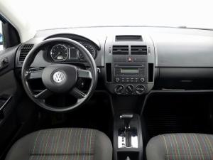 Zils Volkswagen Polo 2006 Tallina, ar dzinēja tilpumu 1.40 L un nobraukumu 205 tūkst. km par 1099 €, foto 13 vietnē AUTOMOTO.COM.LV