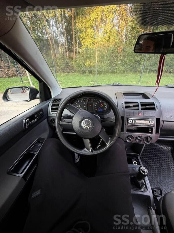 Blue Volkswagen Polo 2006 in Riga, with an engine capacity of 1.20 L and mileage of 285 thousand km for 850 €, photo 4 on AUTOMOTO.COM.LV