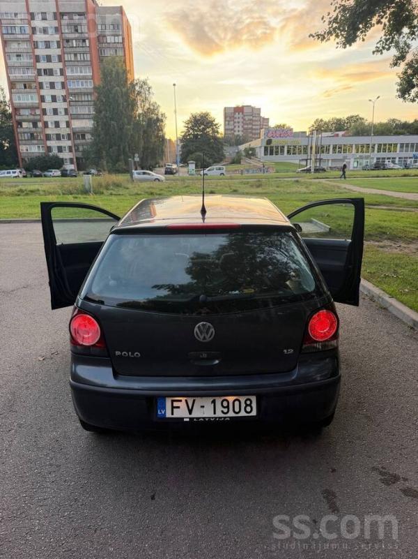 Blue Volkswagen Polo 2006 in Riga, with an engine capacity of 1.20 L and mileage of 285 thousand km for 850 €, photo 6 on AUTOMOTO.COM.LV
